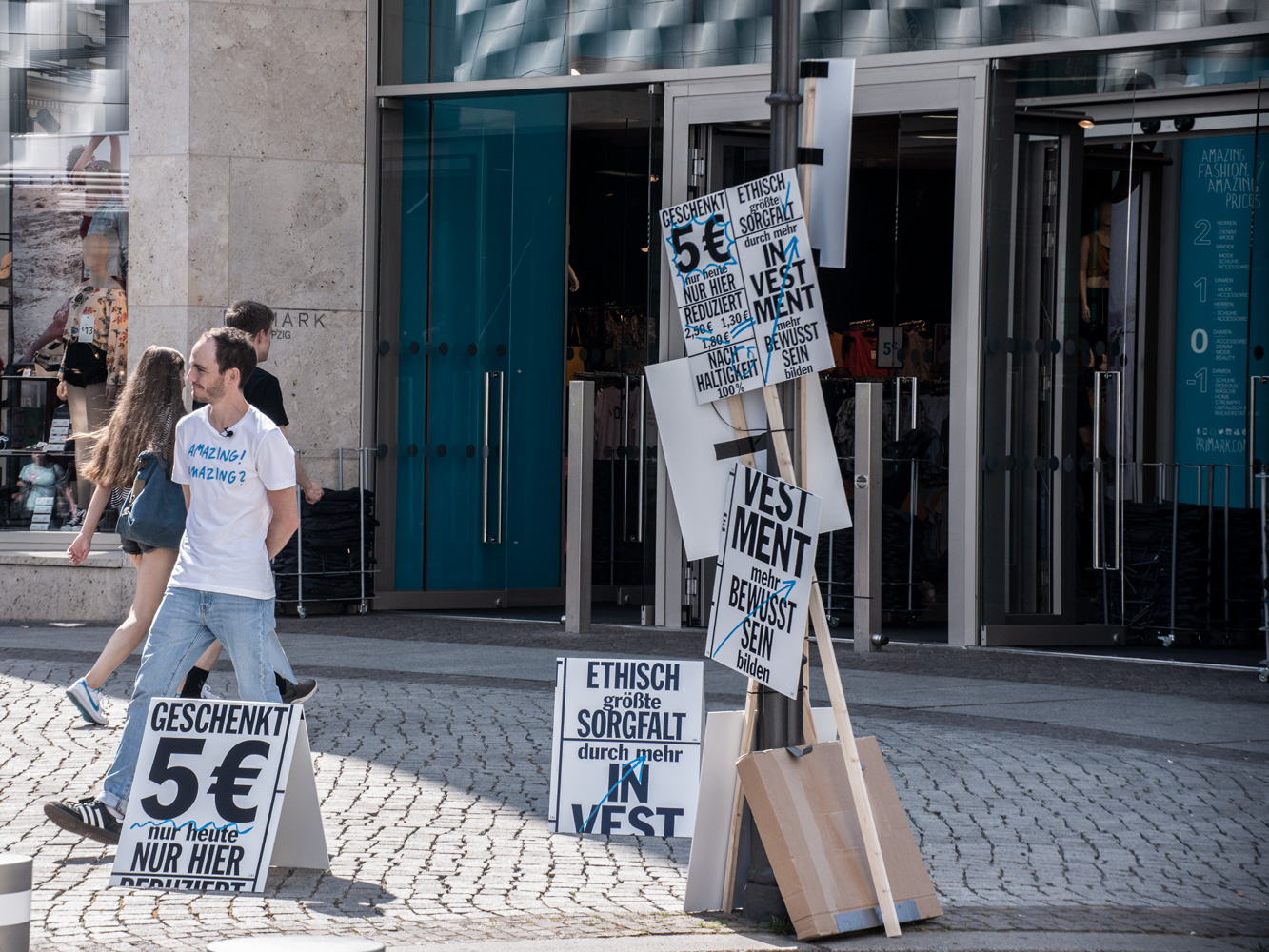 studio timgruetzner.com — diploma project “MANIFEST VOM PFAU. AMAZING ...